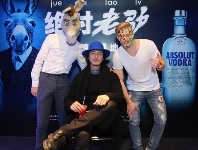 绝对世界绝对无界！陈冠希主理潮牌 CLOT 与 ABSOLUT 跨界狂欢 - 数英