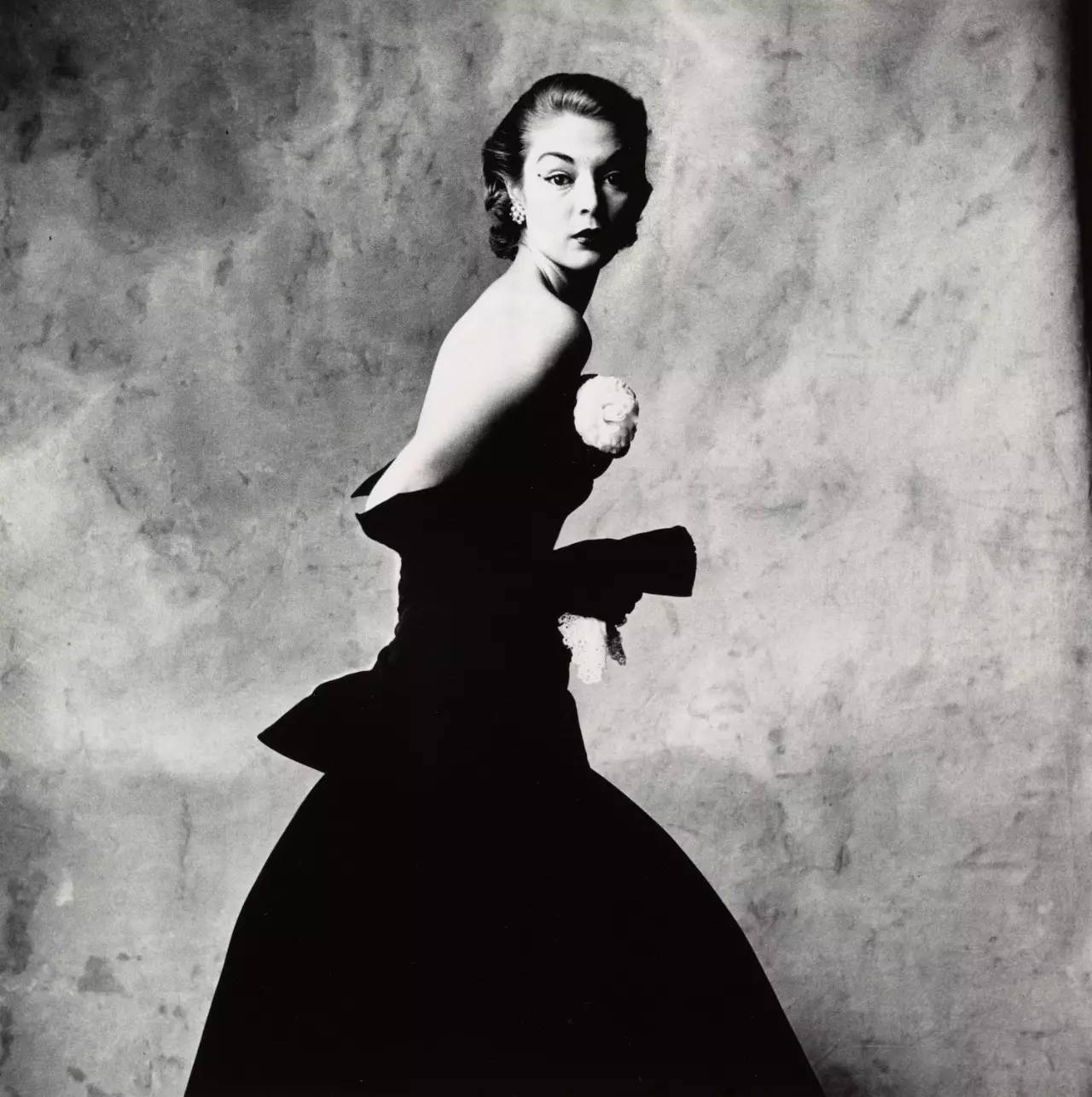 时尚摄影史上最重要的名字Irving Penn，确立了一个时代的美 - 数英