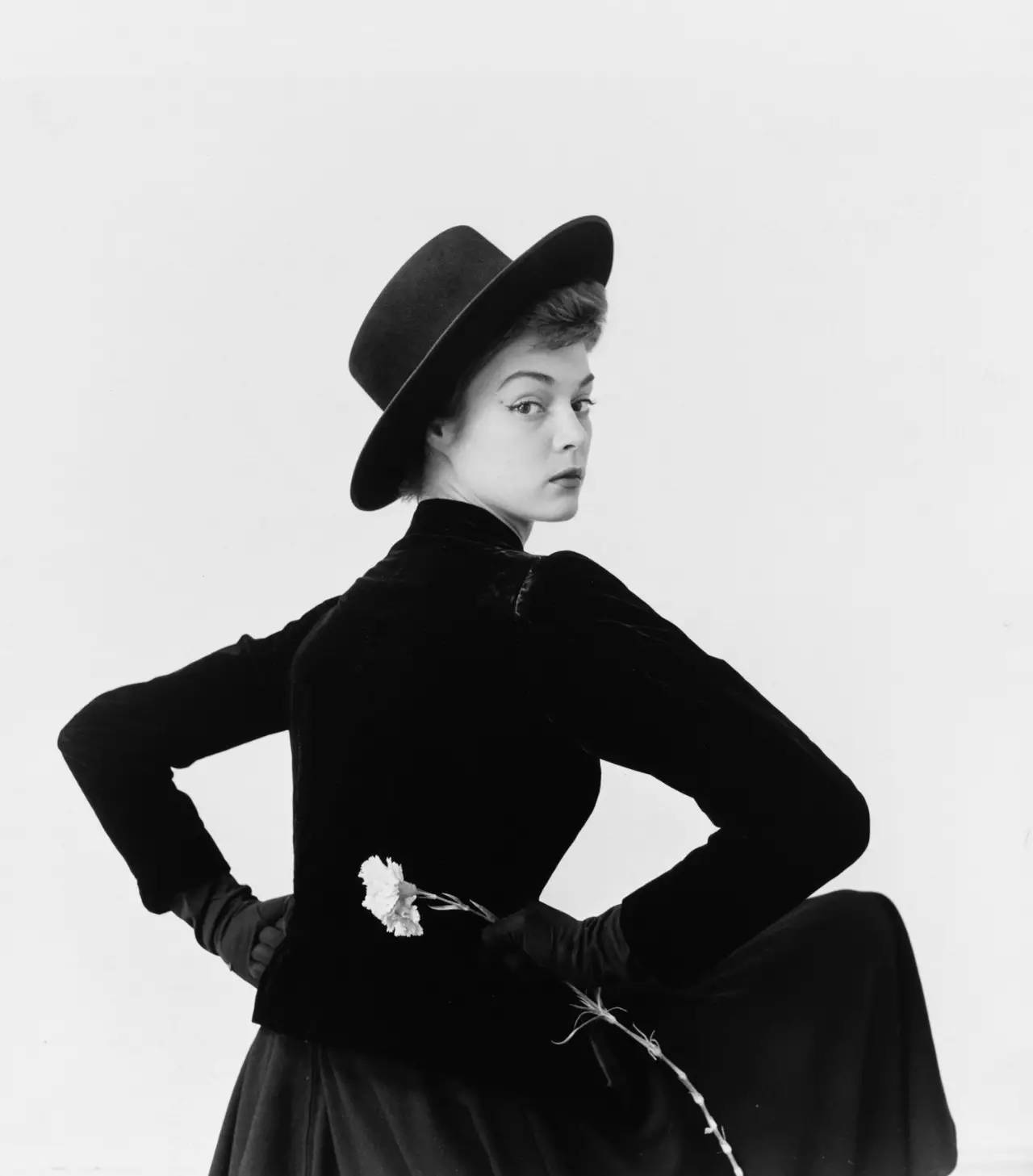 时尚摄影史上最重要的名字Irving Penn，确立了一个时代的美 - 数英