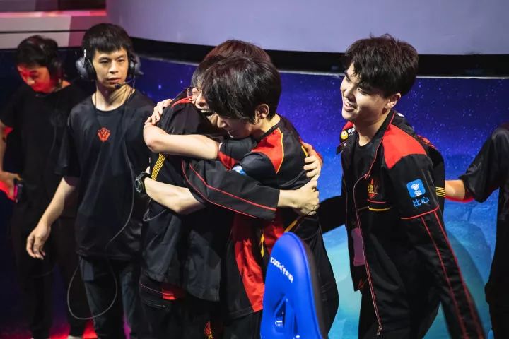 S9世界赛抽签结果：RNG将直面SKT，FPX分入天选之组 - 数英