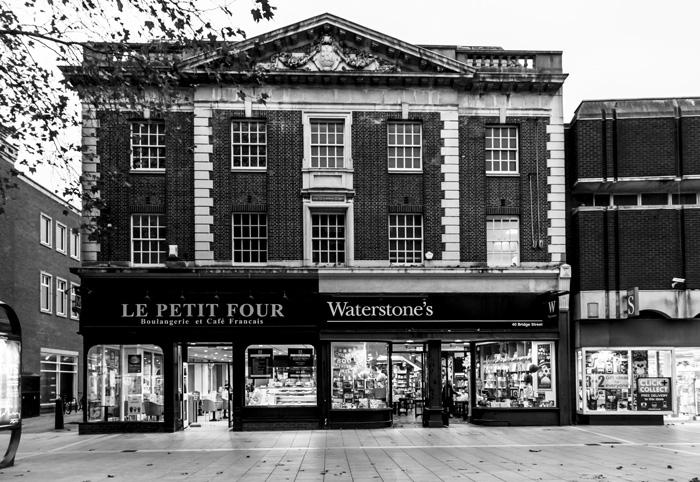 说品牌 英国 Waterstones，书店界的「不死」传奇 - 数英