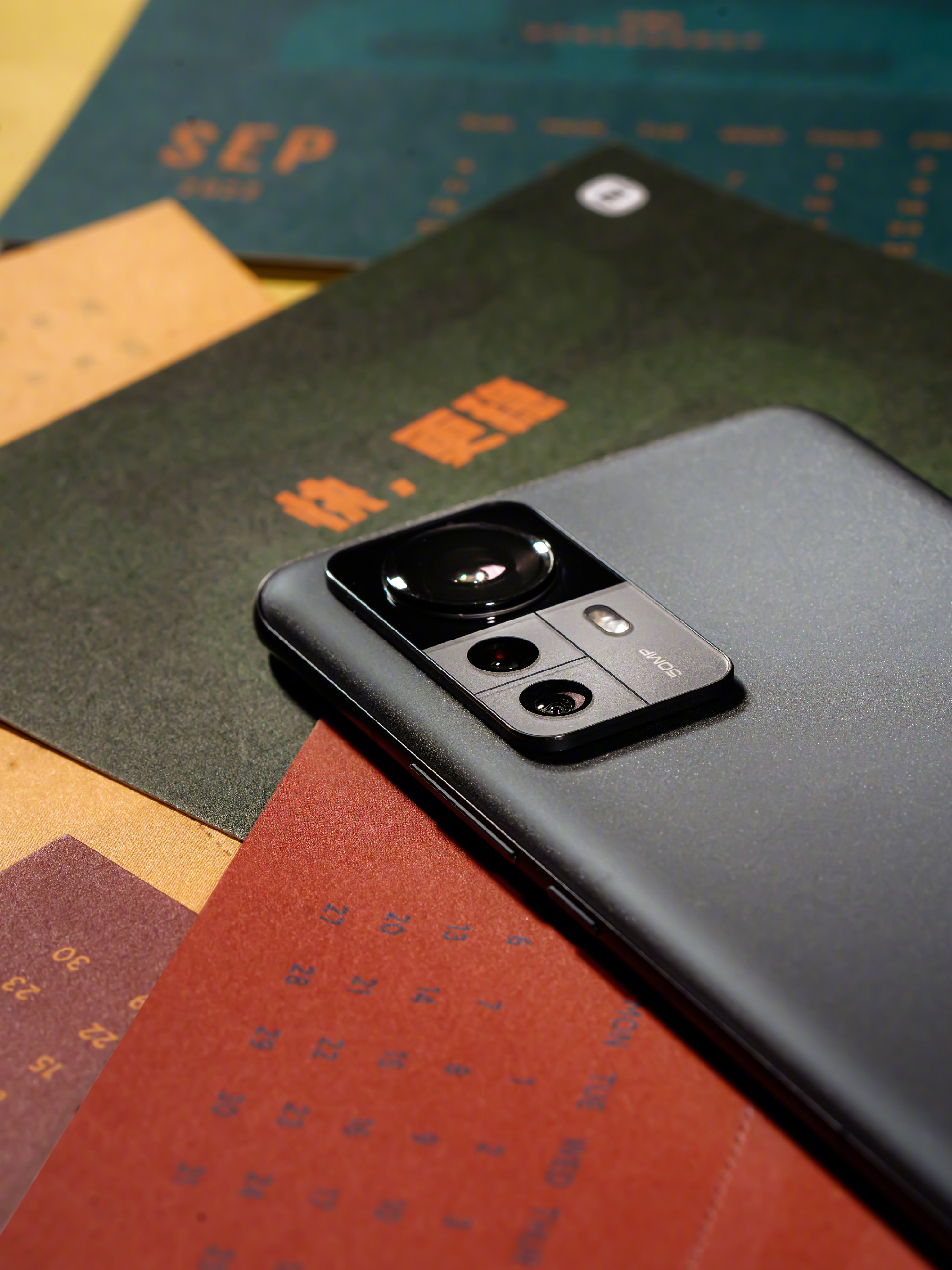 小米推出2022年月历，回顾12款经典机型 - 数英