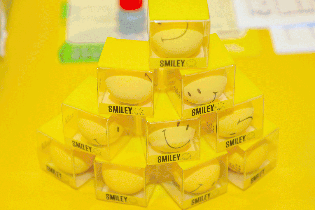 巴黎老佛爷百货 X SMILEY50周年庆-用FunBox 记录笑脸 - 数英