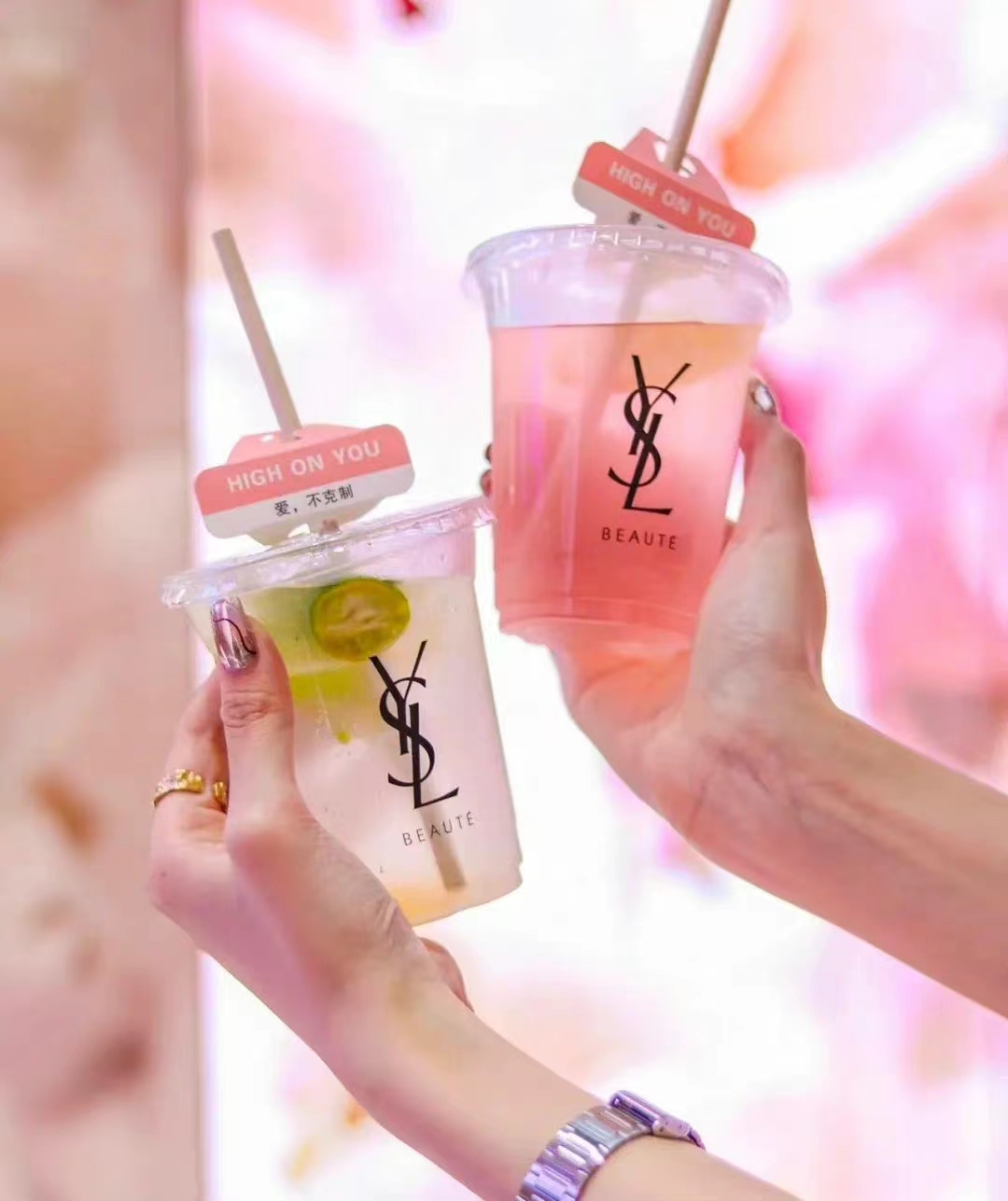 品牌跨界卖咖啡、奶茶的营销逻辑，现在学还来得及！ - 数英