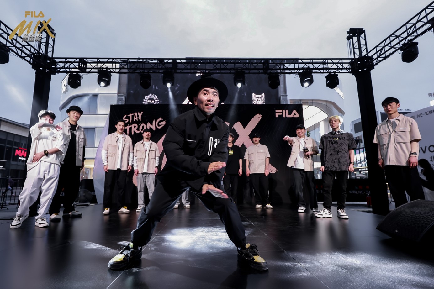 FILA×舞者ACKY：FILA MIX 黑金鞋发售，欢迎来到Popping World - 数英