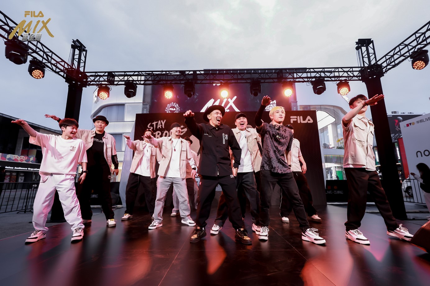 FILA×舞者ACKY：FILA MIX 黑金鞋发售，欢迎来到Popping World - 数英