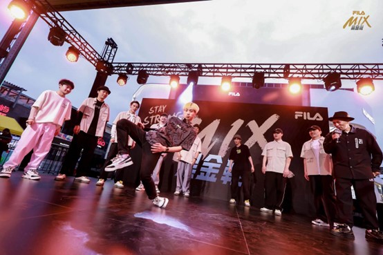 FILA×舞者ACKY：FILA MIX 黑金鞋发售，欢迎来到Popping World - 数英