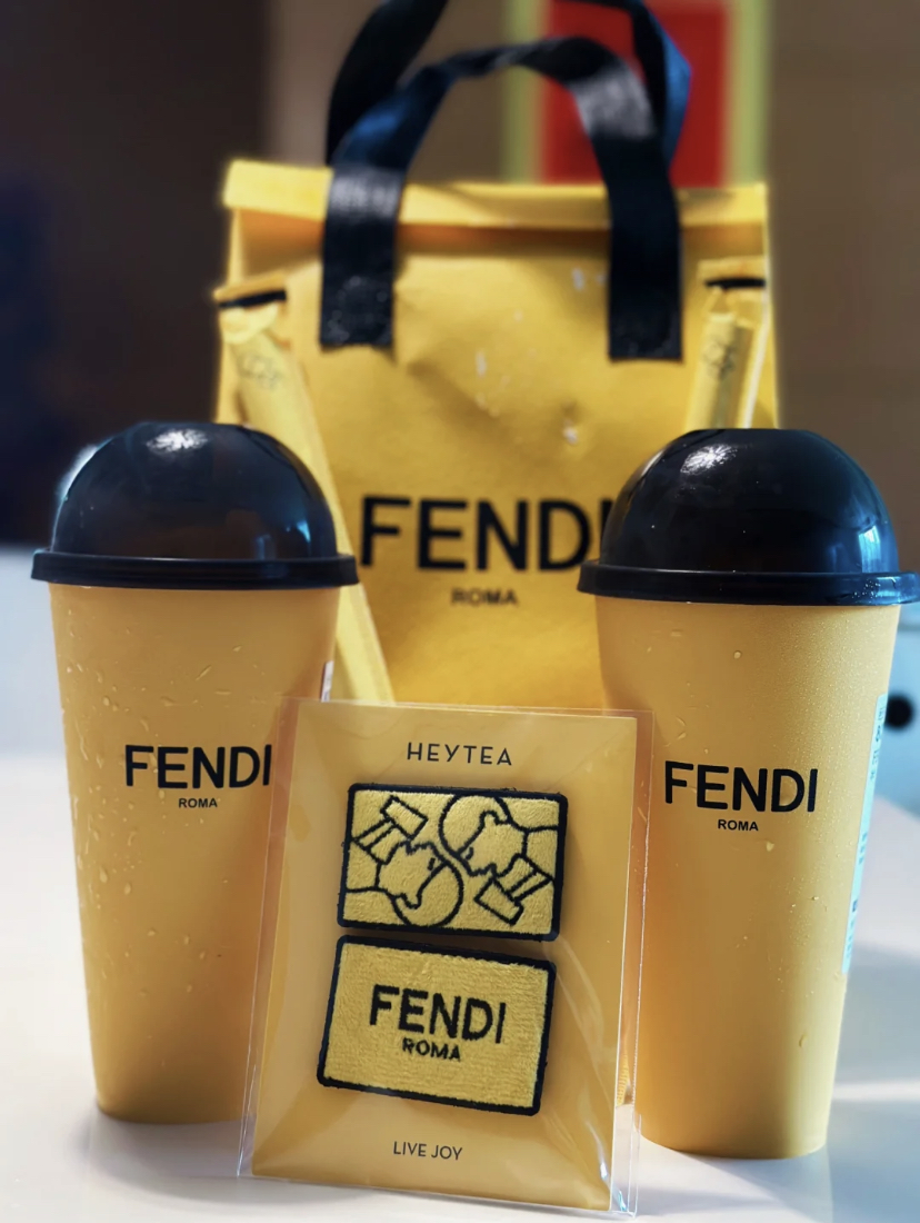 喜茶联名FENDI，上线当天多店售空，冲上热搜！ - 数英