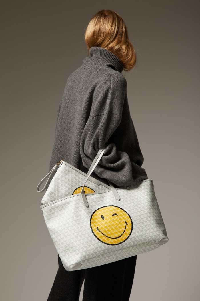 SmileyWorld × Anya Hindmarch：让“可持续”变得像微笑一样简单 - 数英