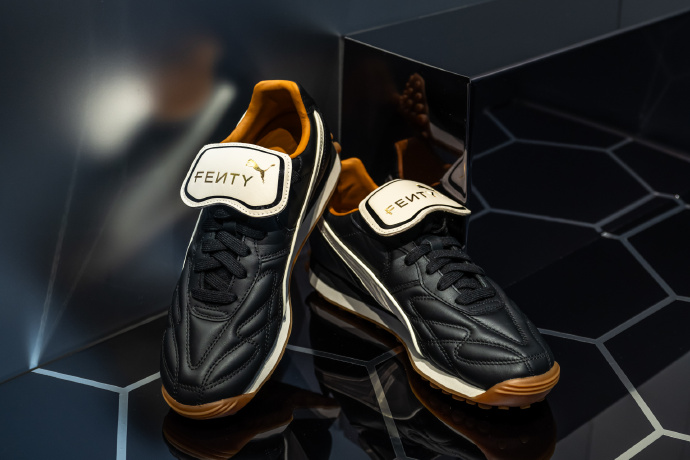 Fenty × Puma 安福路六边形快闪店，联名新鞋够酷炫！ - 数英