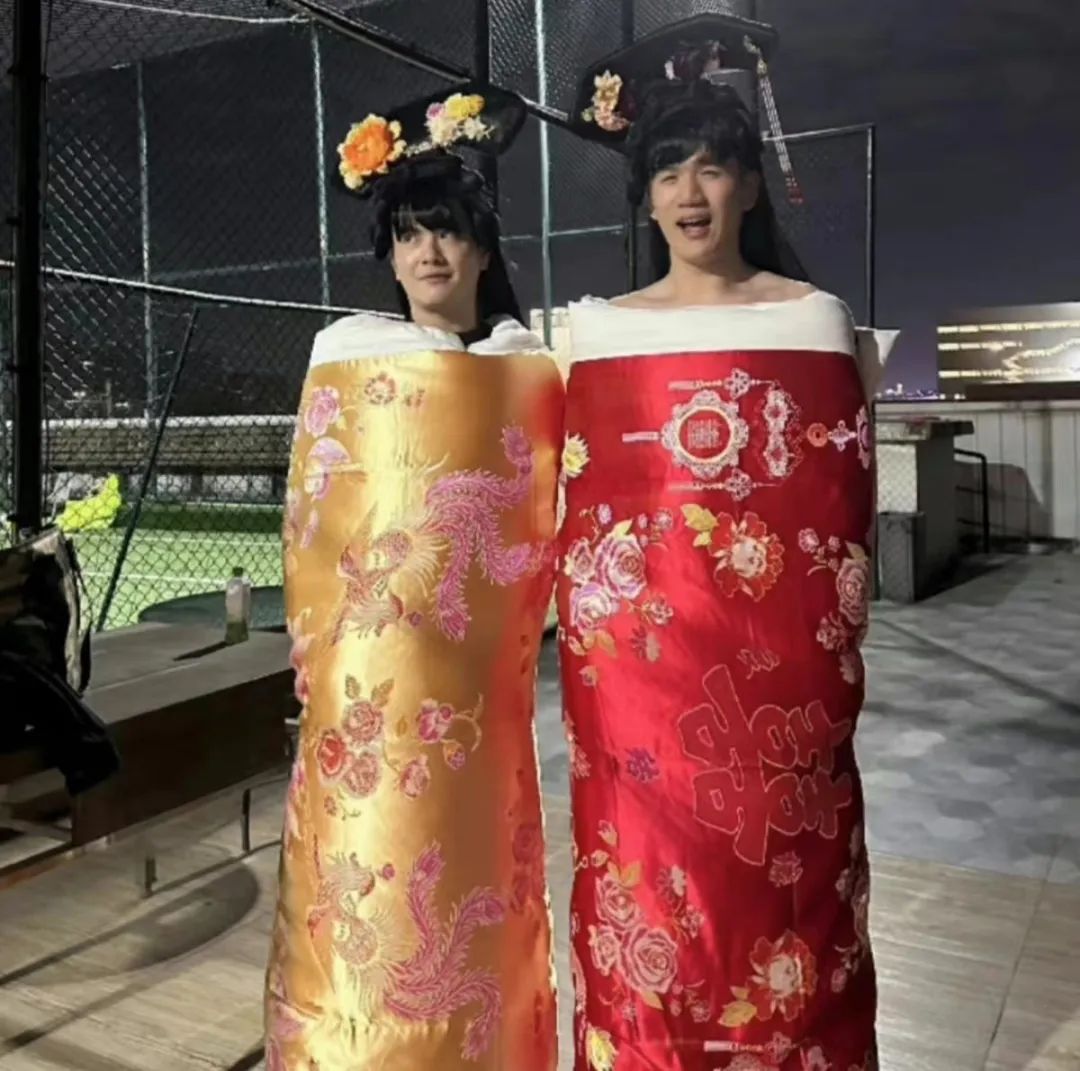 上海万圣节cos狂上热搜，现场堪称大型病友交流会 - 数英