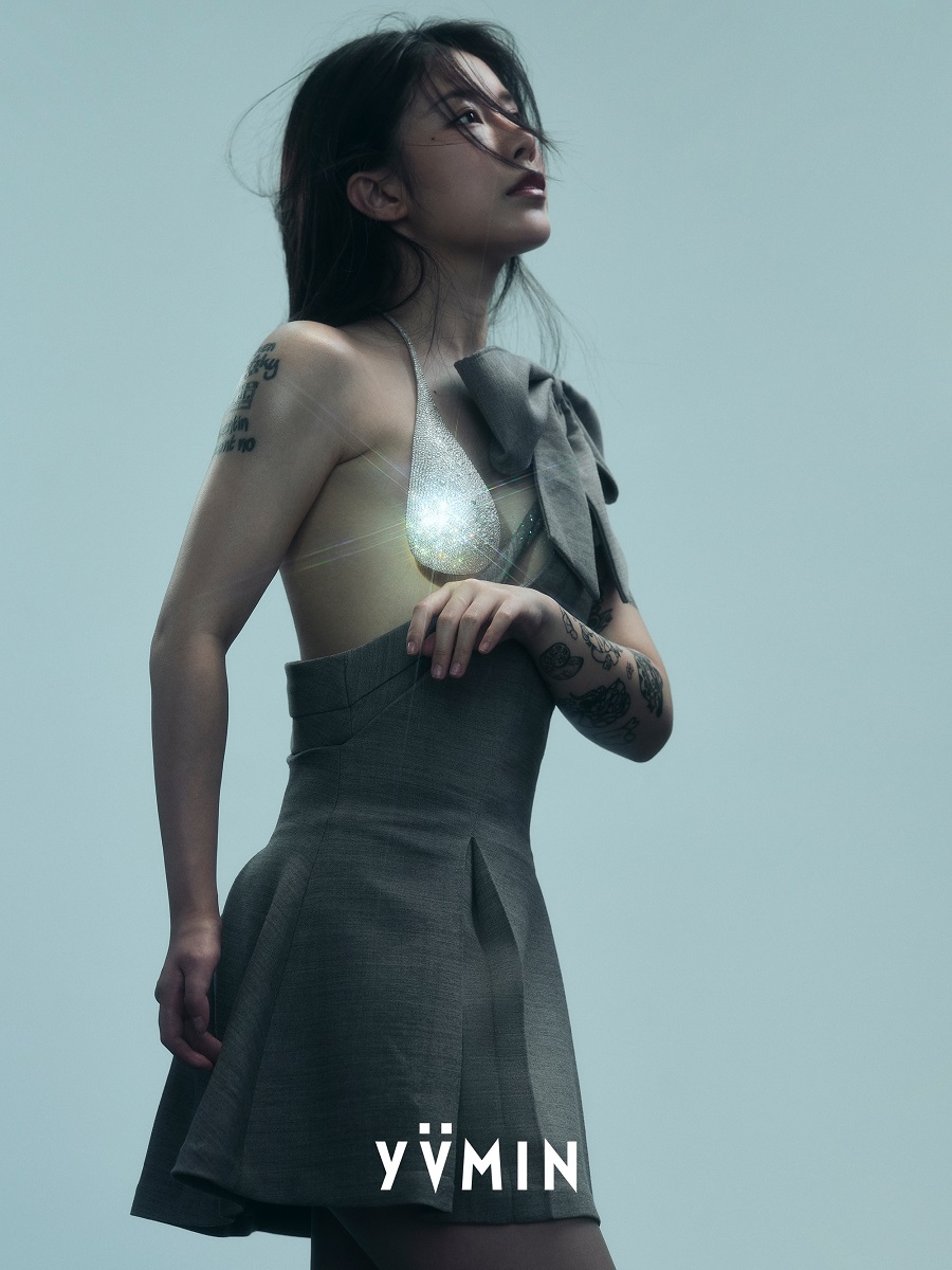 尤目《戴义乳的女孩》，身体也可以成为艺术表达 - 数英