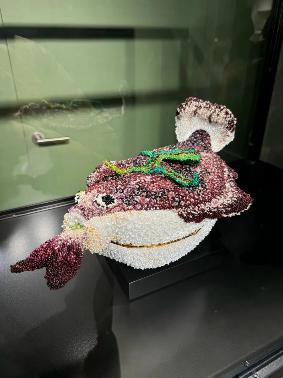 Loewe爆改jellycat，我愿称之为时尚圈的meme king - 数英