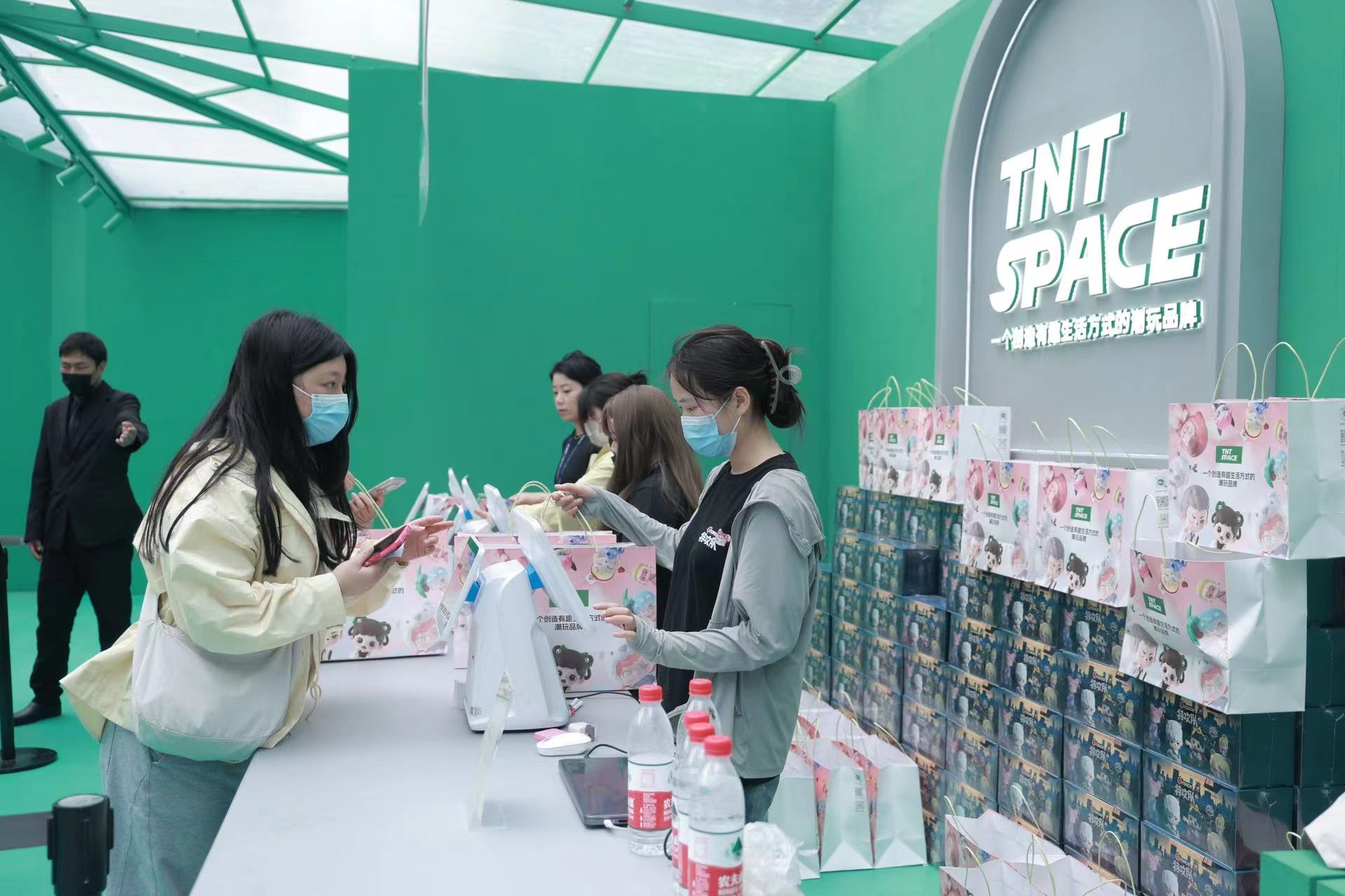 国内首个快闪突破五天1000w销售额的潮玩品牌 - 数英