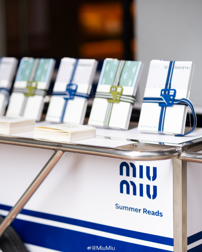 Miu Miu夏日读书快闪活动：你要自由还是爱情 - 数英