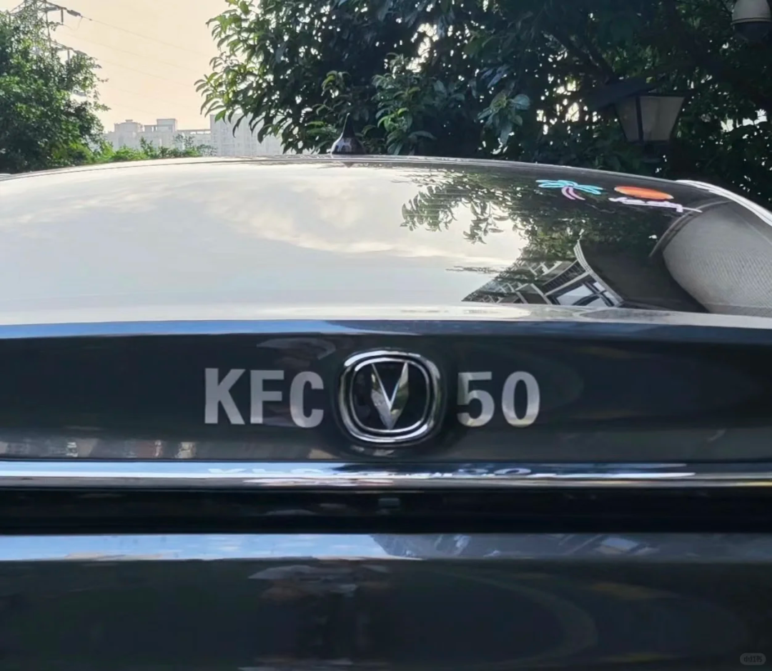 网友爆改车标，各个都是文案玩梗大师 - 数英