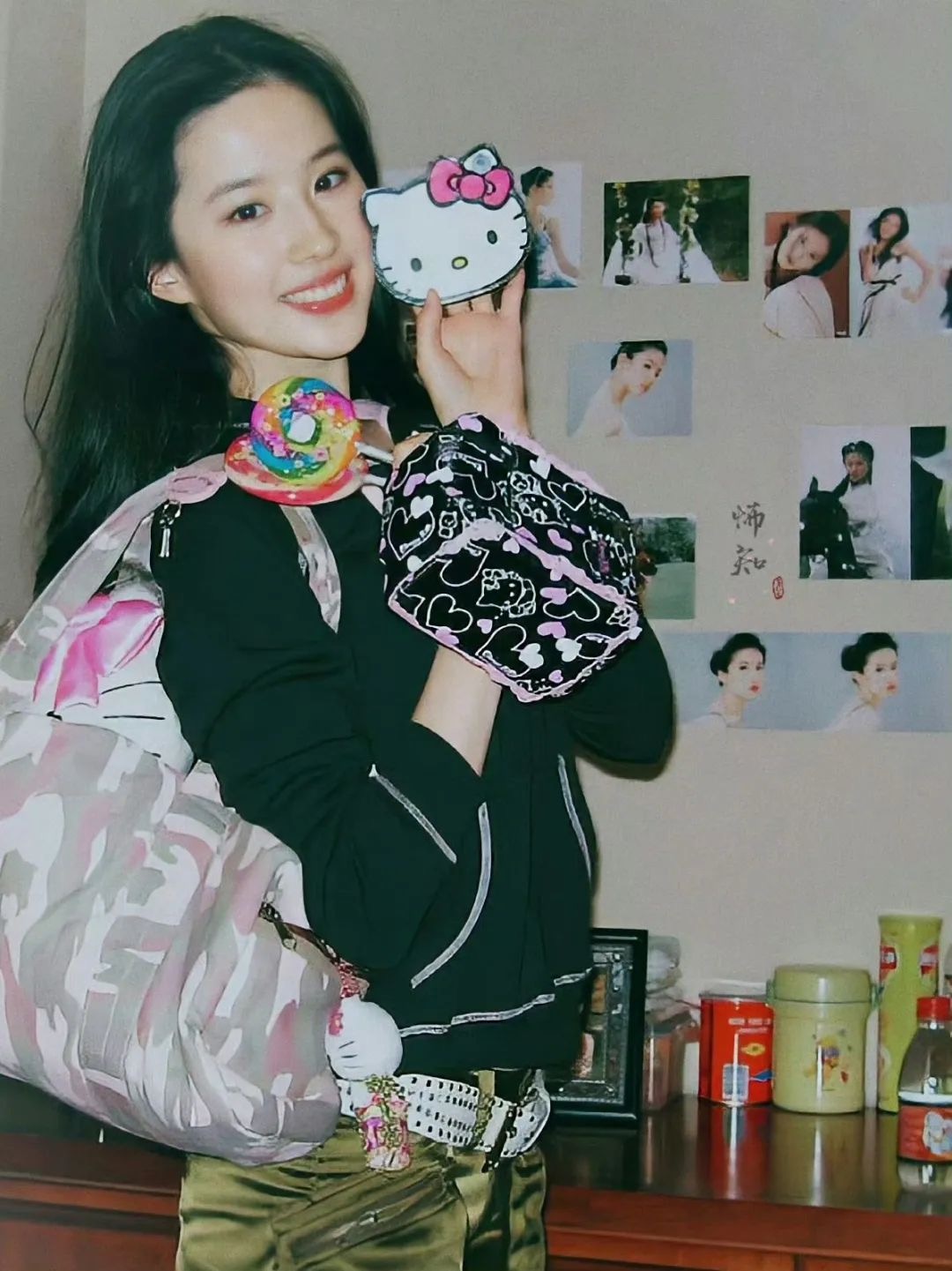 “年过半百”的Hello kitty，归来仍是顶流 - 数英